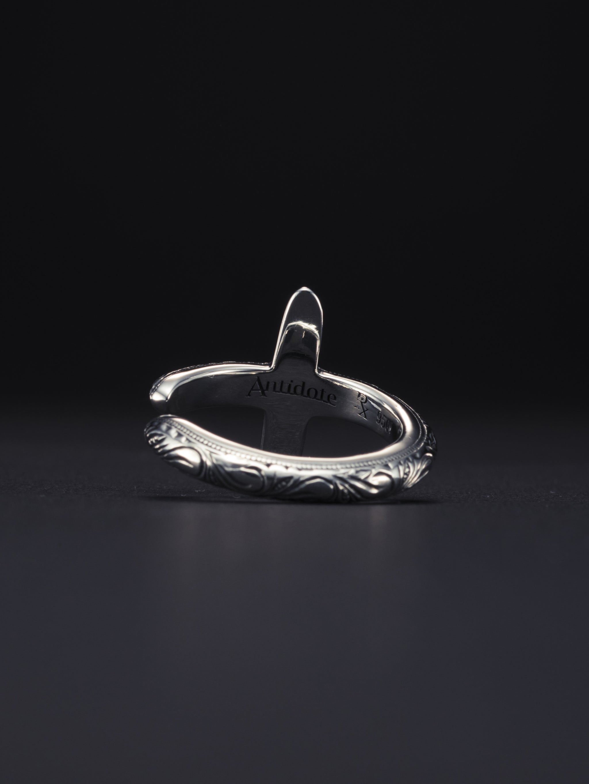 Engraved Cross Ring | Antidote(アンチドート)